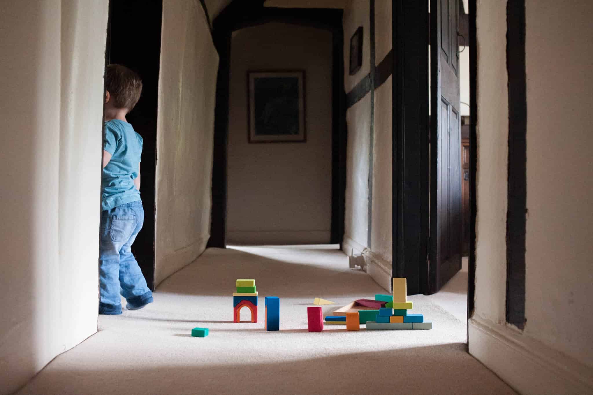 The six stages of play - One Hundred Toys